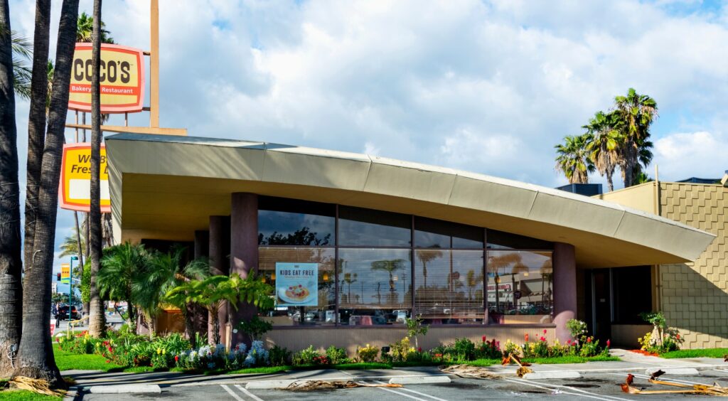Exploring the Iconic Googie Architecture of Bob's Big Boy Restaurant ...